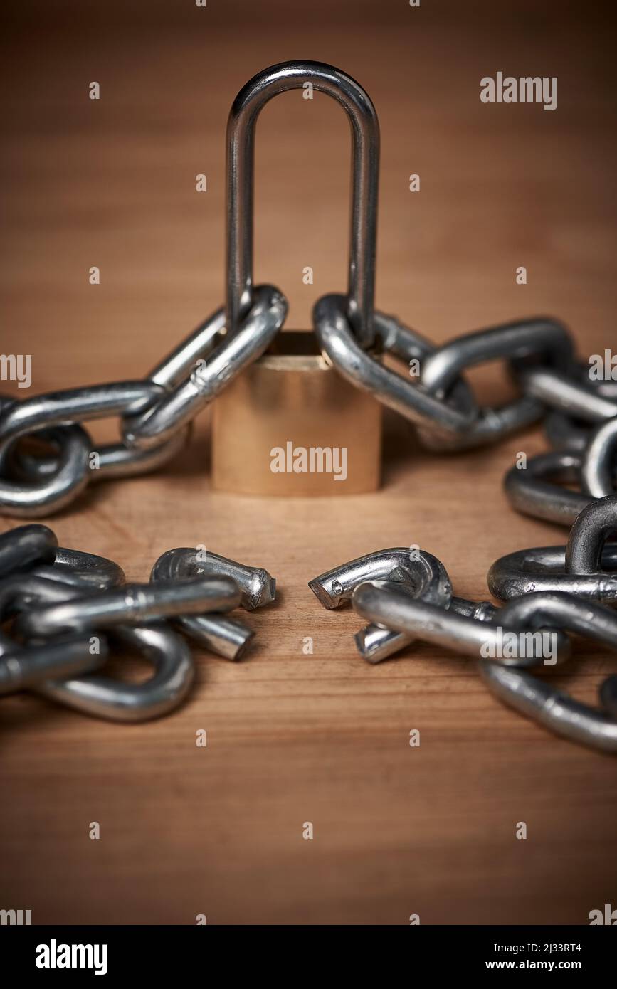Weak chains hi-res stock photography and images - Alamy