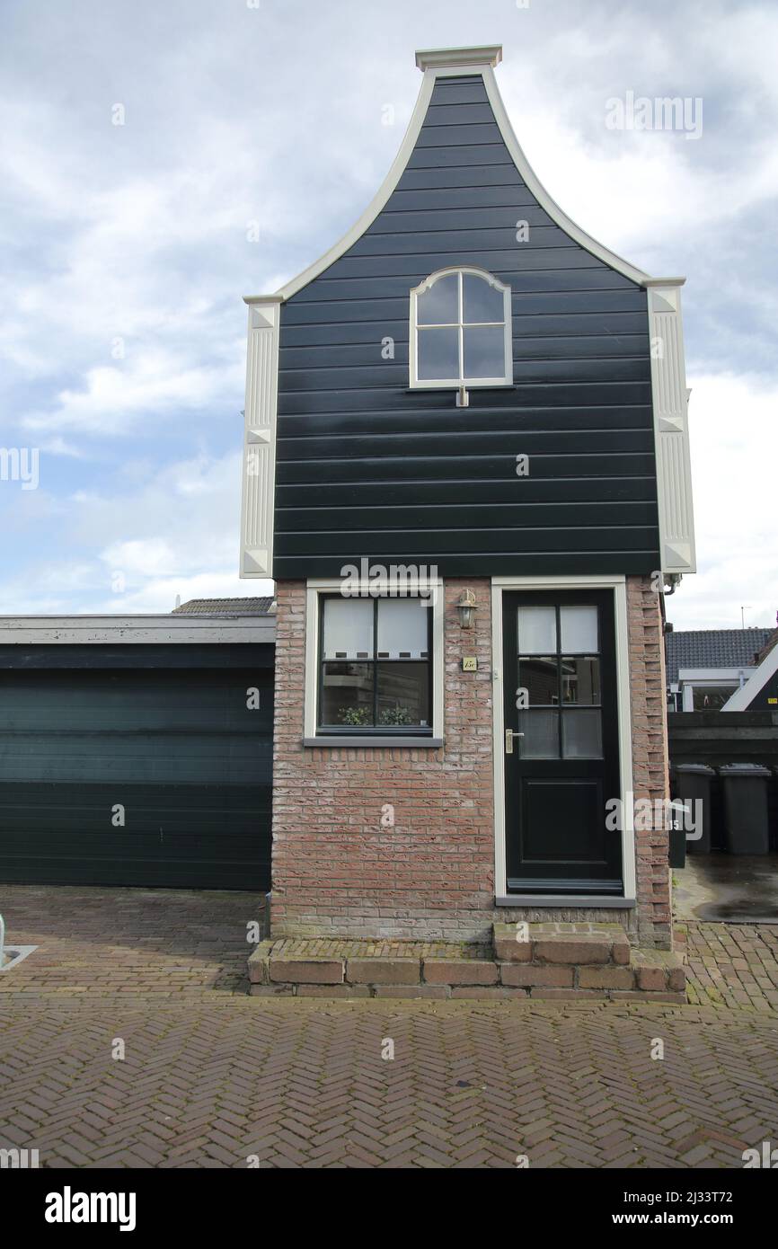 Narrower building hi-res stock photography and images - Alamy