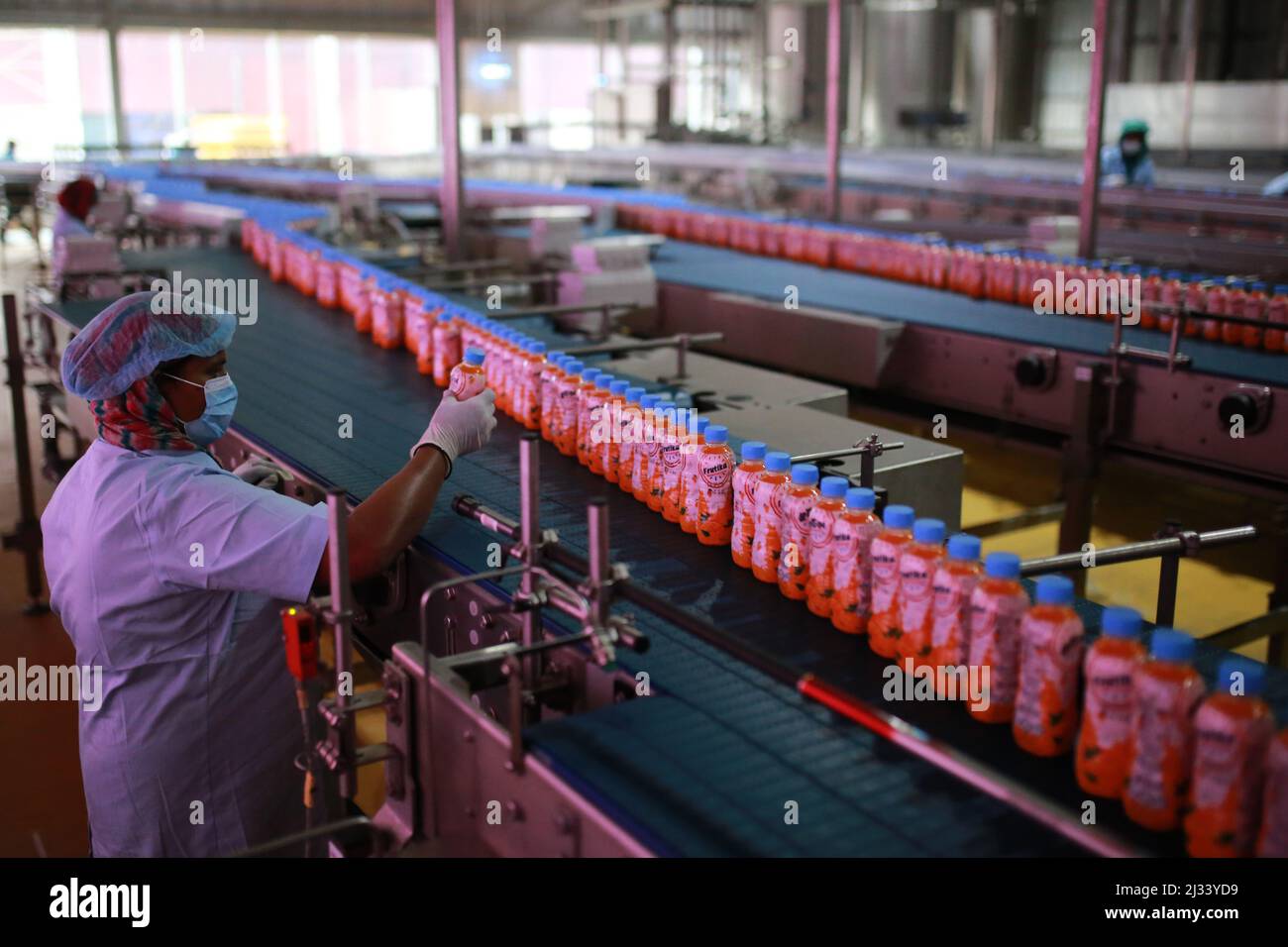 Asia woman assembly line hi-res stock photography and images - Alamy