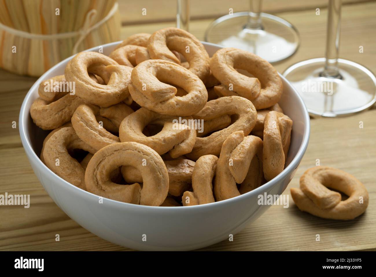Bowl with fresh traditional Italian Tarallini close up as snack Stock ...