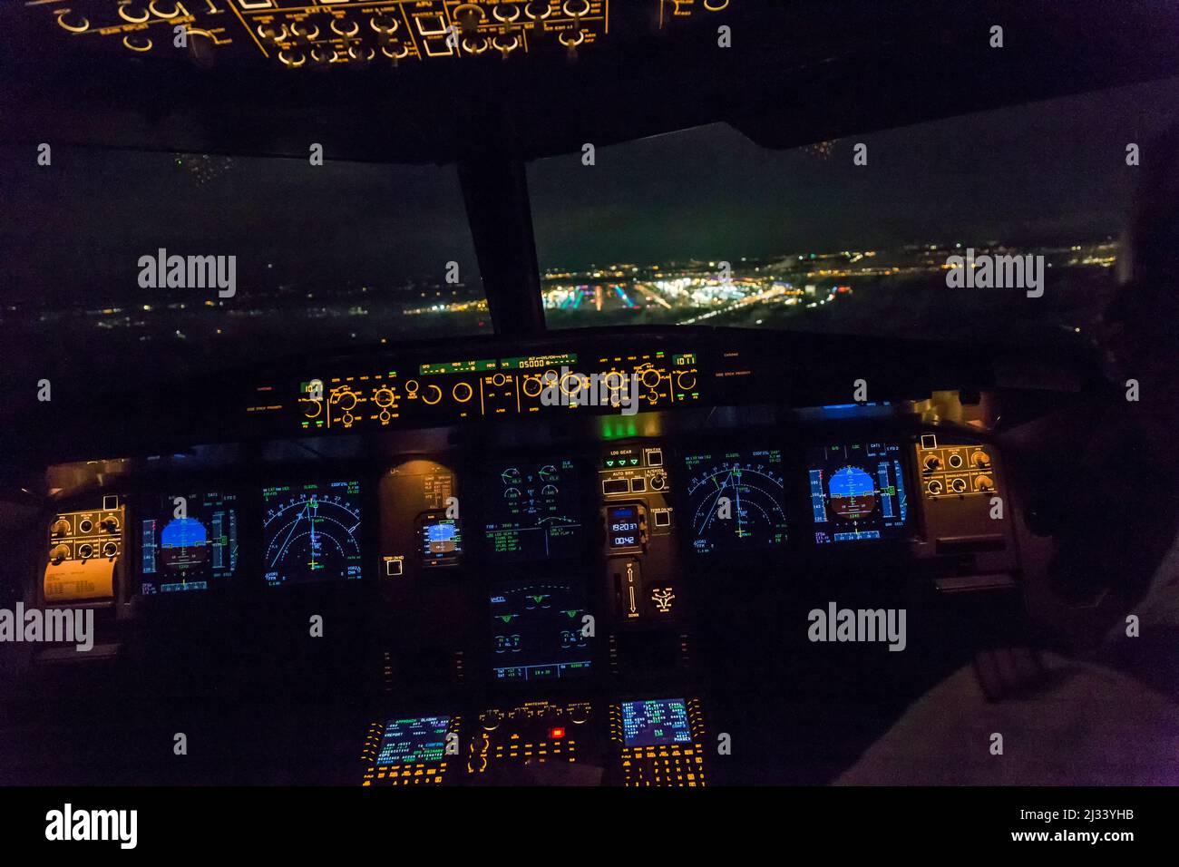 Airbus A320 Cockpit Night