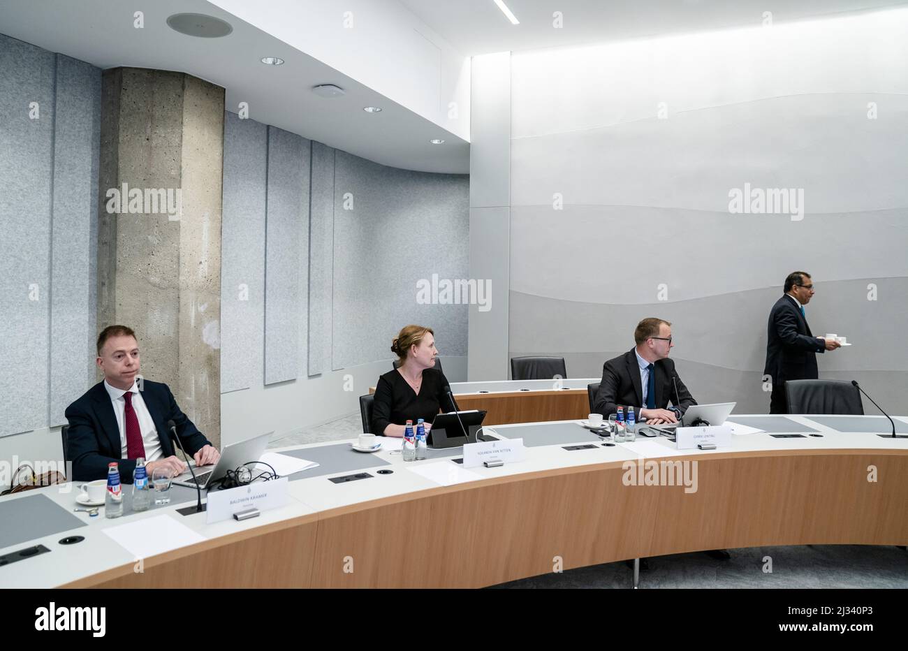 Mondkapjesdeal hi-res stock photography and images - Alamy