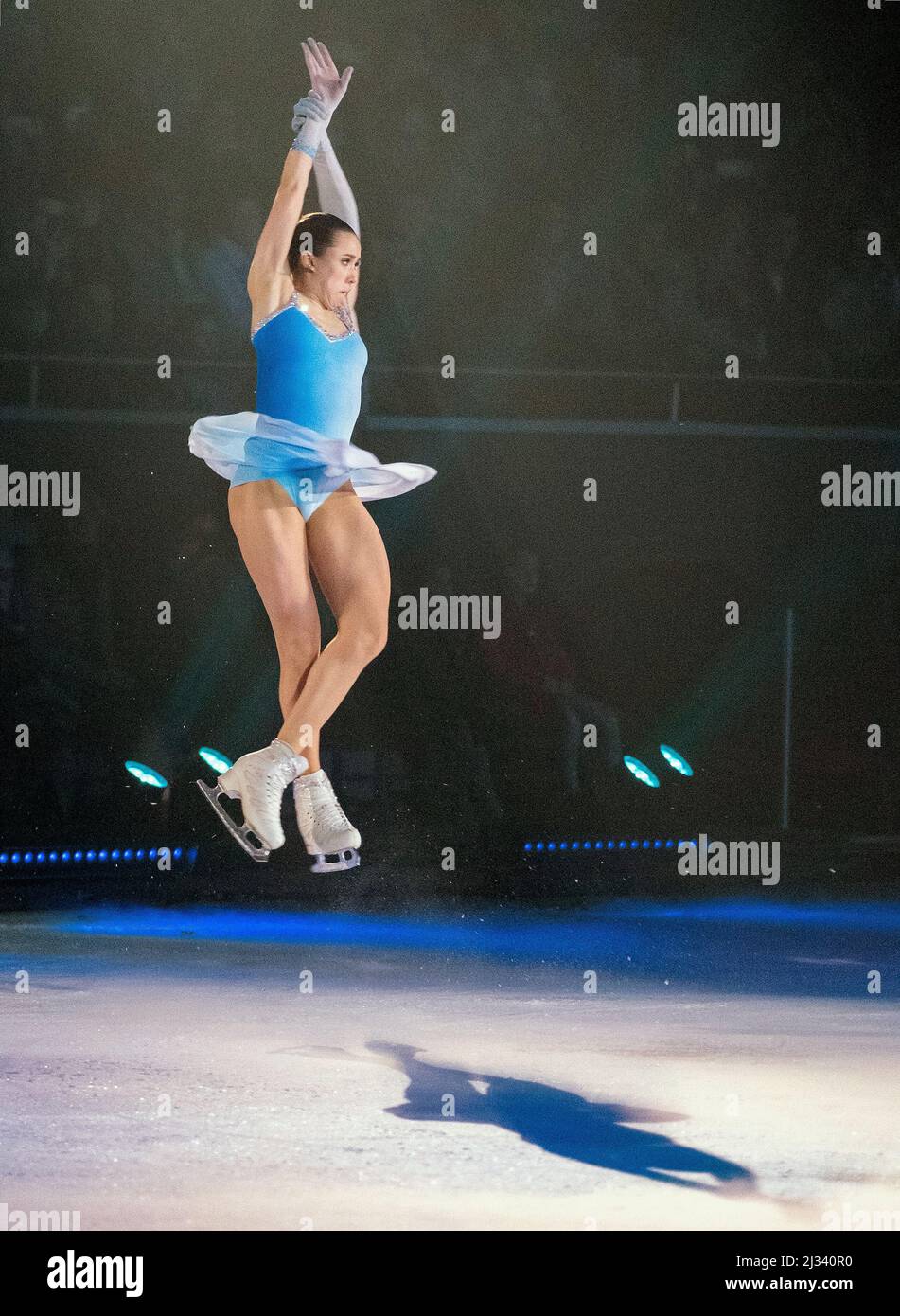 Show "Ice Age" in the sports complex "Yubileiny". Figure skater Kamila ...