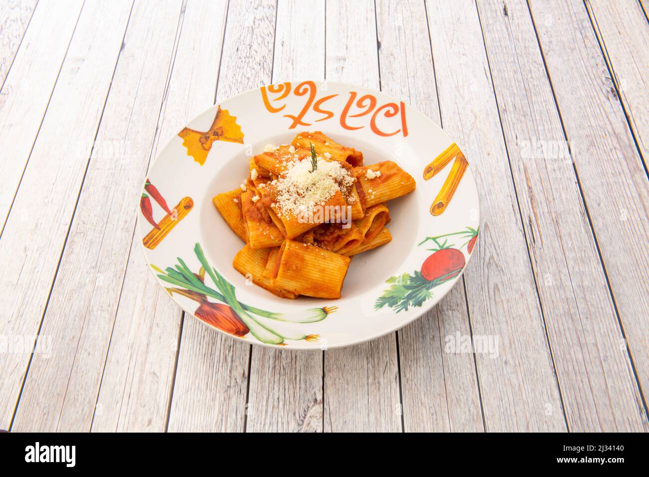 Tube shaped pasta hi-res stock photography and images - Alamy