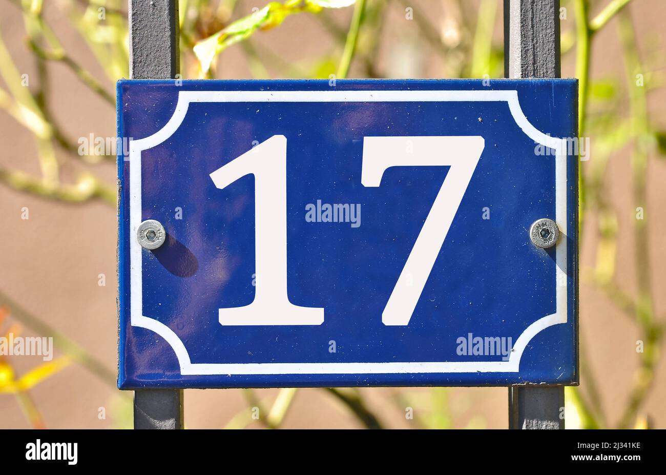 Blue background 17 hi-res stock photography and images - Alamy