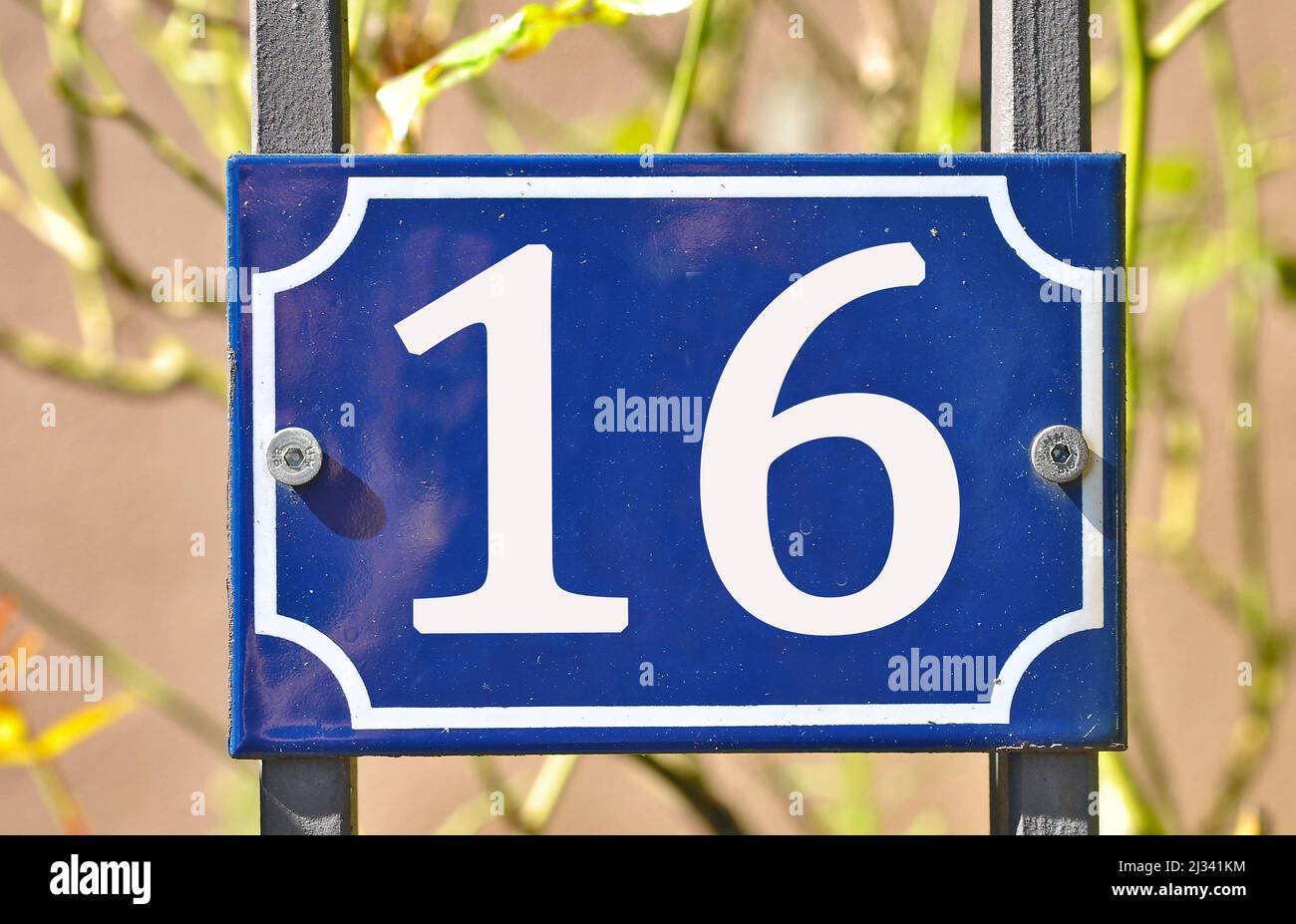 Number 16 sign hi-res stock photography and images - Alamy