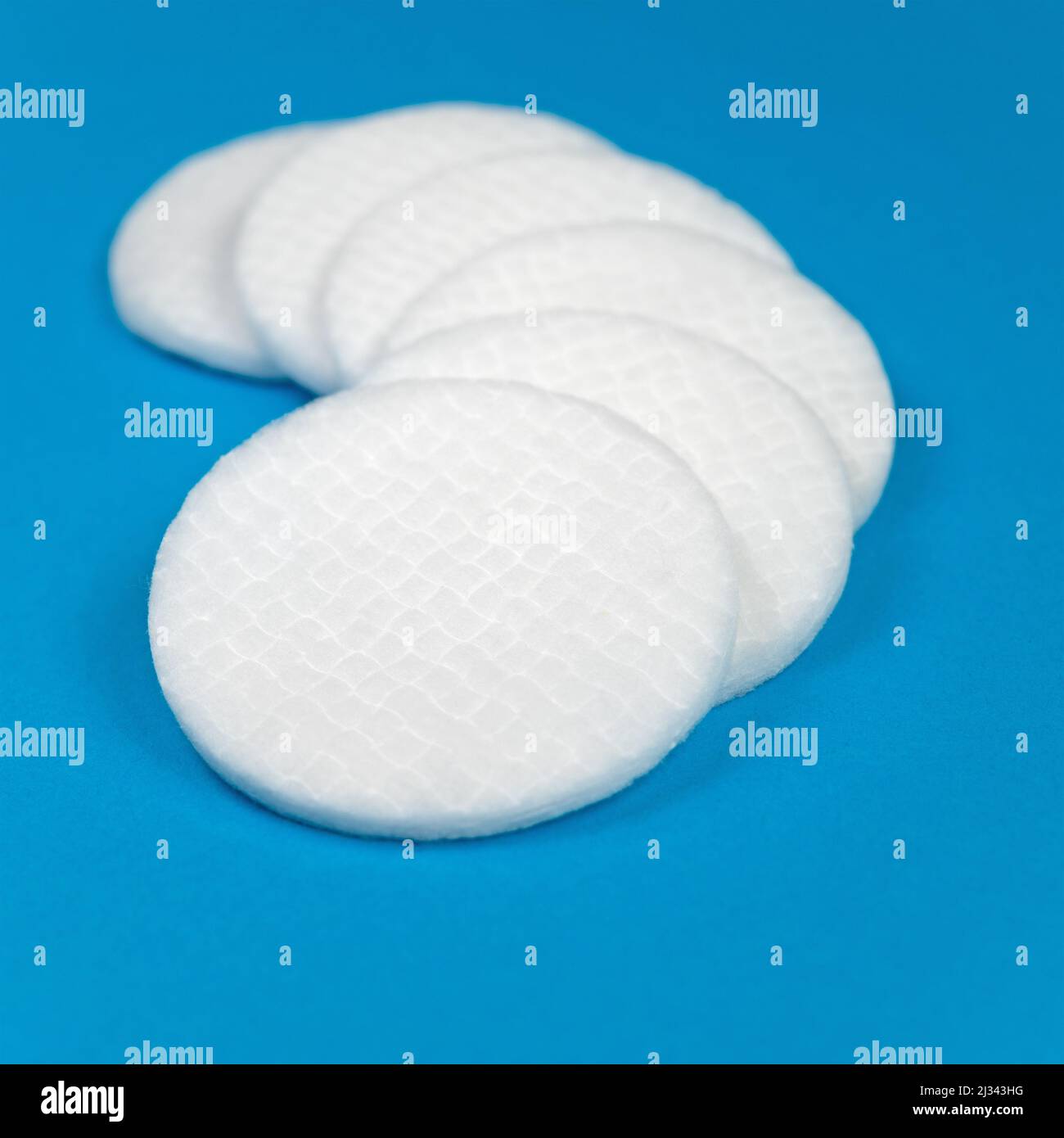 Cotton pads hi-res stock photography and images - Alamy