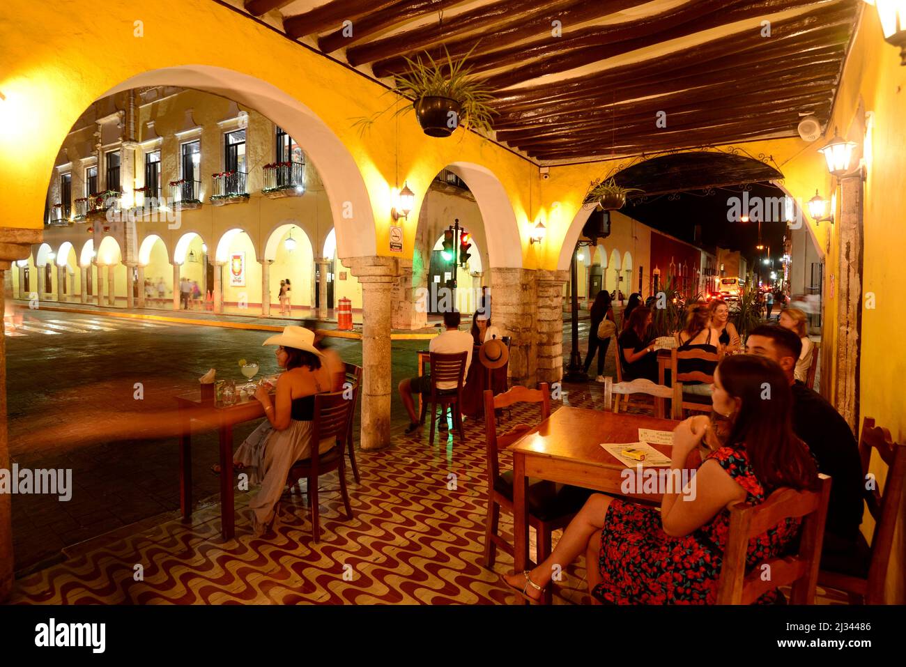 Zocalo mexico city tourists hi-res stock photography and images - Alamy