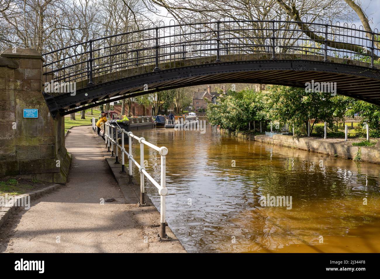 cobbled foot bridge over the bridgewater canal Worsley Stock Photo - Alamy