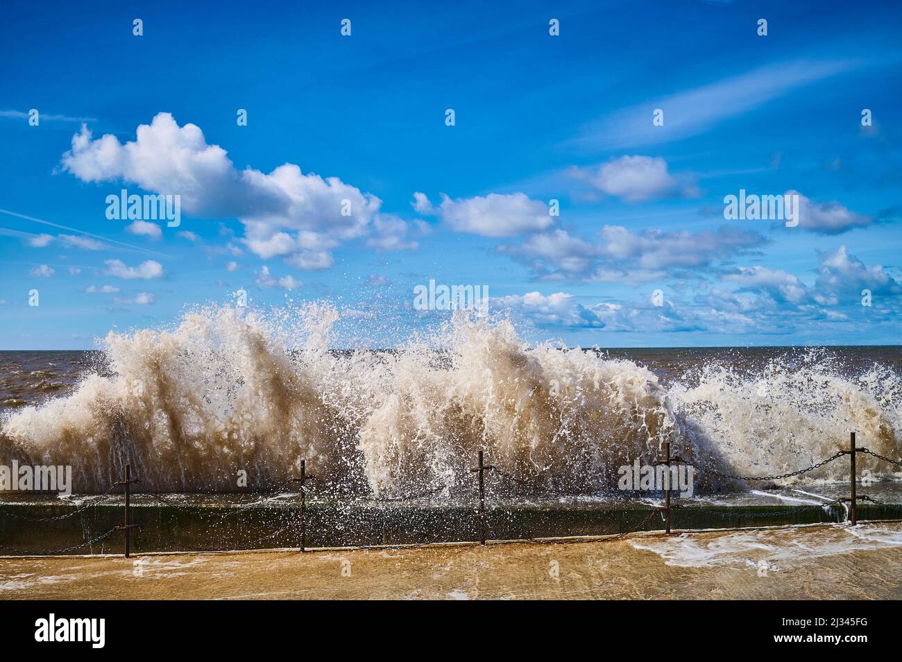 High energy waves hi-res stock photography and images - Alamy