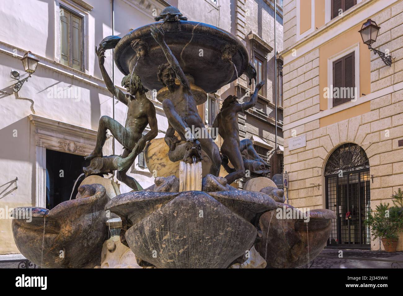 Rome, Piazza Mattei, Fontana delle Tartarughe Stock Photo - Alamy