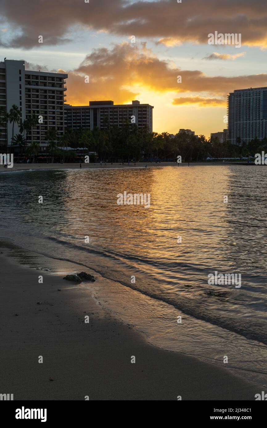 Waikiki beach sunrise honolulu oahu hi-res stock photography and images ...