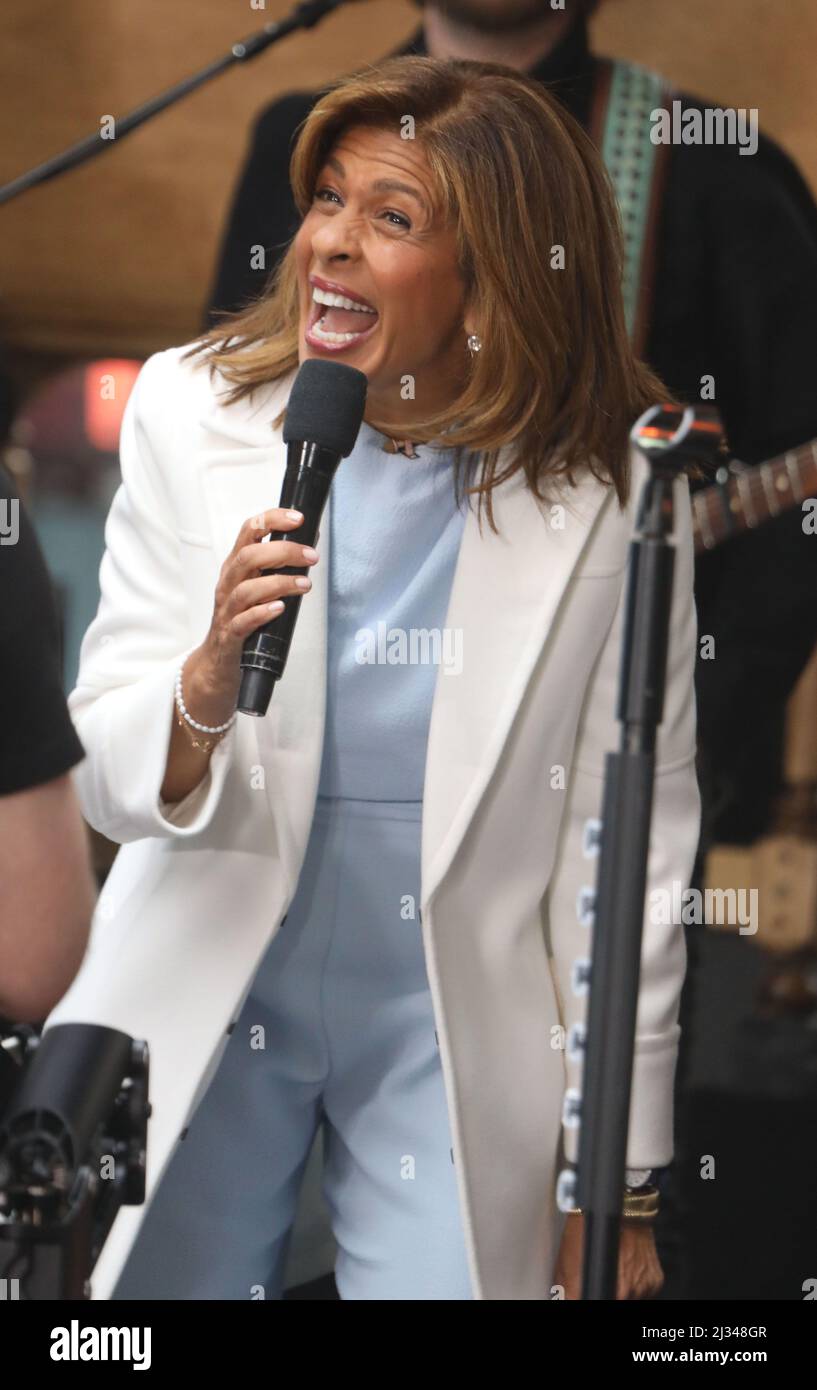 April 5, 2022, New York, New York, USA: Todayâ€™ show co- host HODA ...