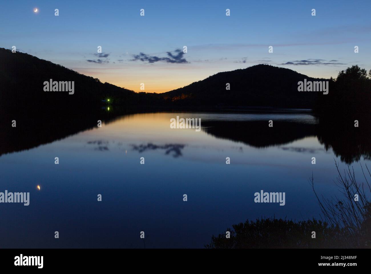 Echo Lake in Franconia Notch State Park, New Hampshire on a spring ...