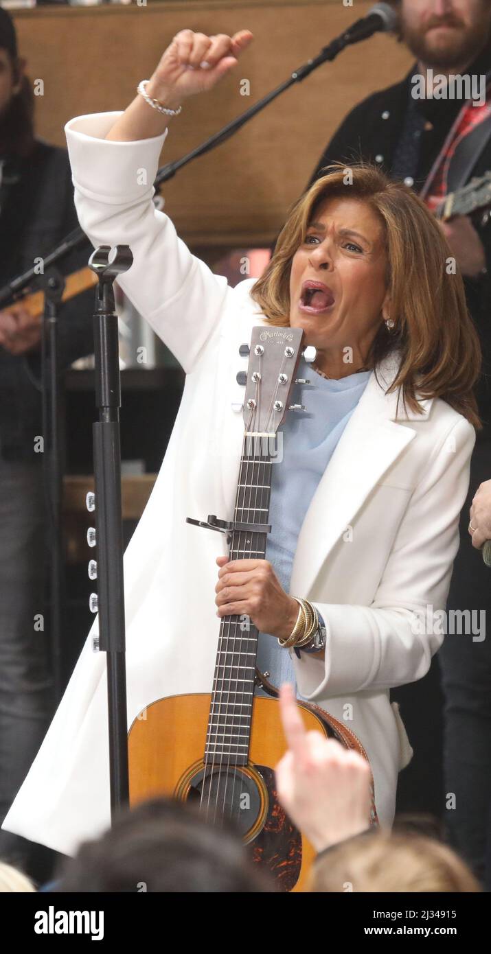 April 5, 2022, New York, New York, USA: Todayâ€™ show co- host HODA ...