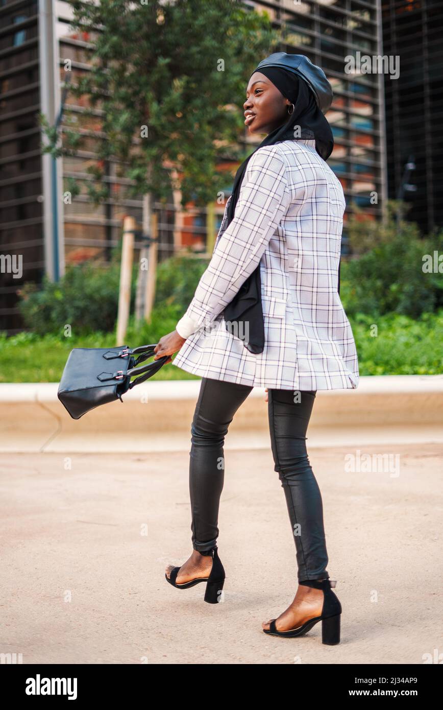 Well dressed woman park hi-res stock photography and images - Alamy