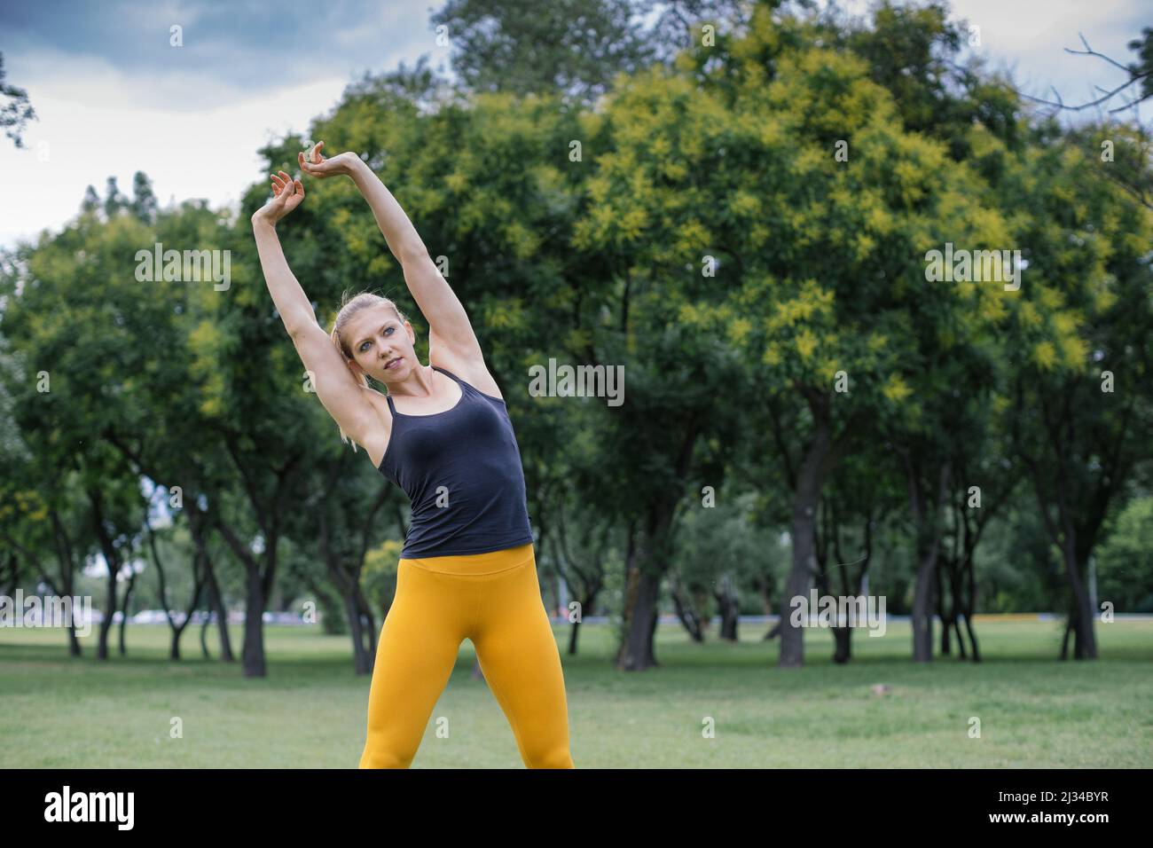 Workout in the park hi-res stock photography and images - Alamy