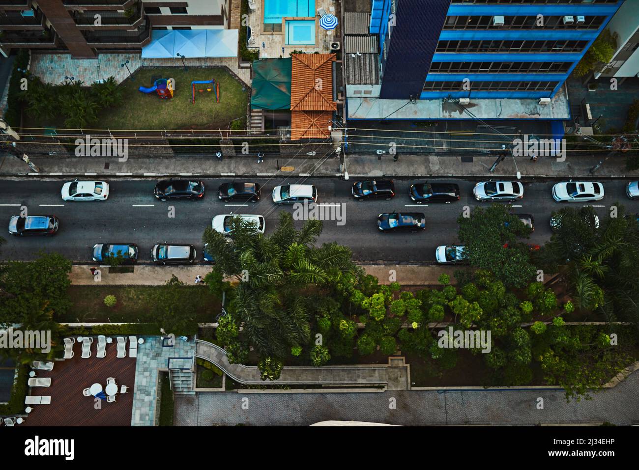 Outside outdoors crowded urban hi-res stock photography and images - Alamy