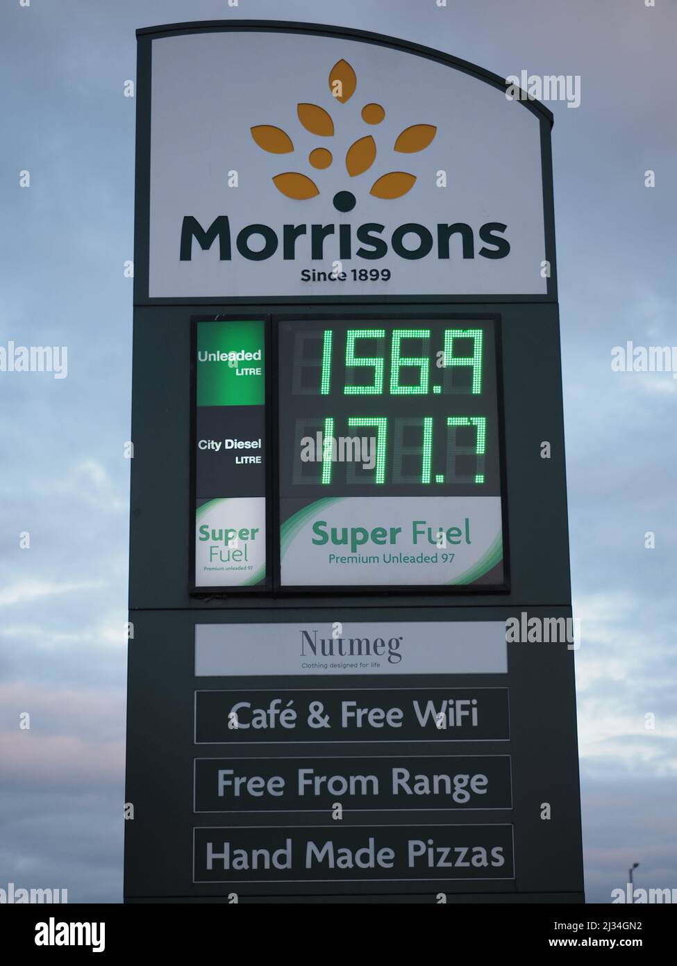 Queenborough, Kent, UK. 5th Apr, 2022. A fuel price sign appeared to go ...