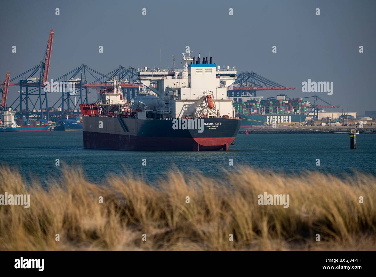 Altera Wave crude oil tanker, shuttle tanker with electric propulsion ...