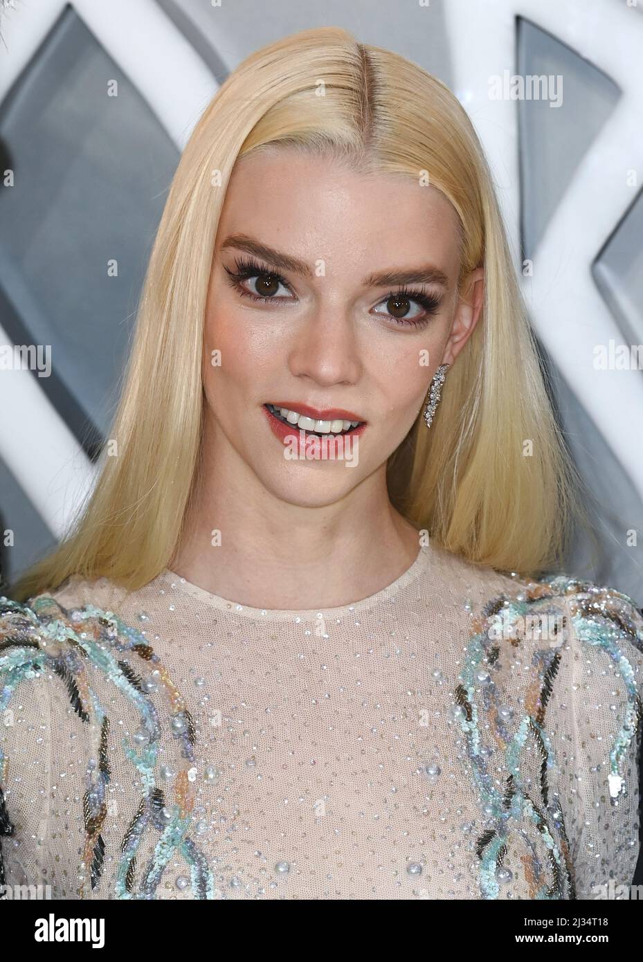 Anya taylor joy 2022 headshot hi-res stock photography and images - Alamy