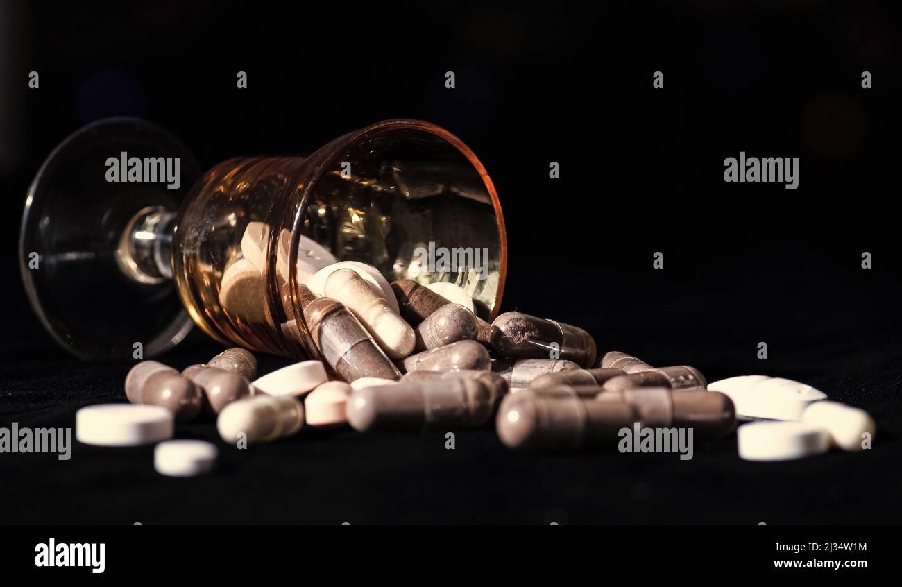 Gelatin capsuless and tablets pharmaceutical drugs from fallen glass ...