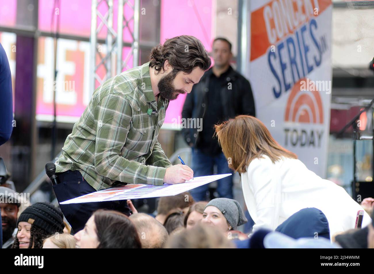 New York, USA - 5 Apr 2022, Thomas Rhett signs an autograph for a fan ...