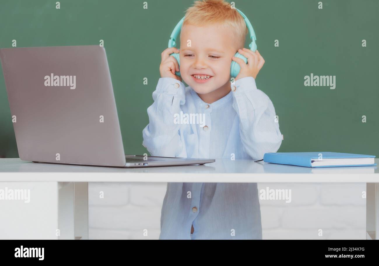 Student using headphone in classroom hi-res stock photography and ...
