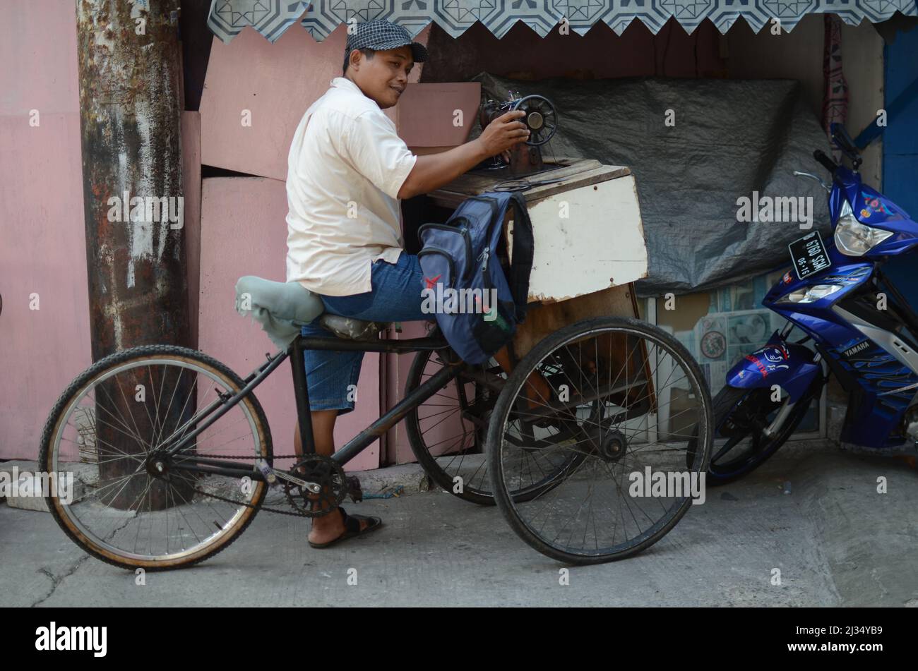 Sawing machine hi-res stock photography and images - Alamy
