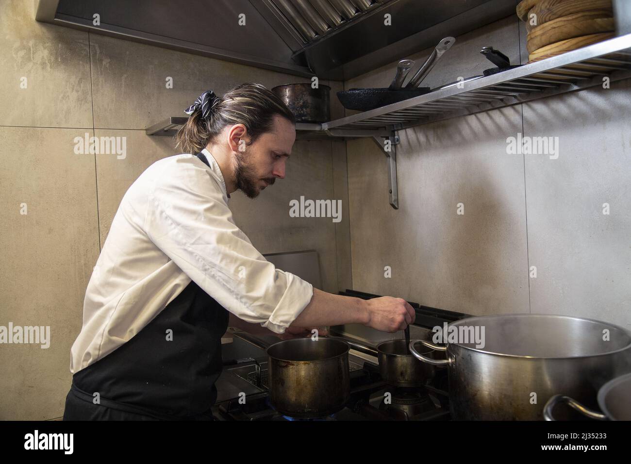 Chef cooks on stove hi-res stock photography and images - Alamy