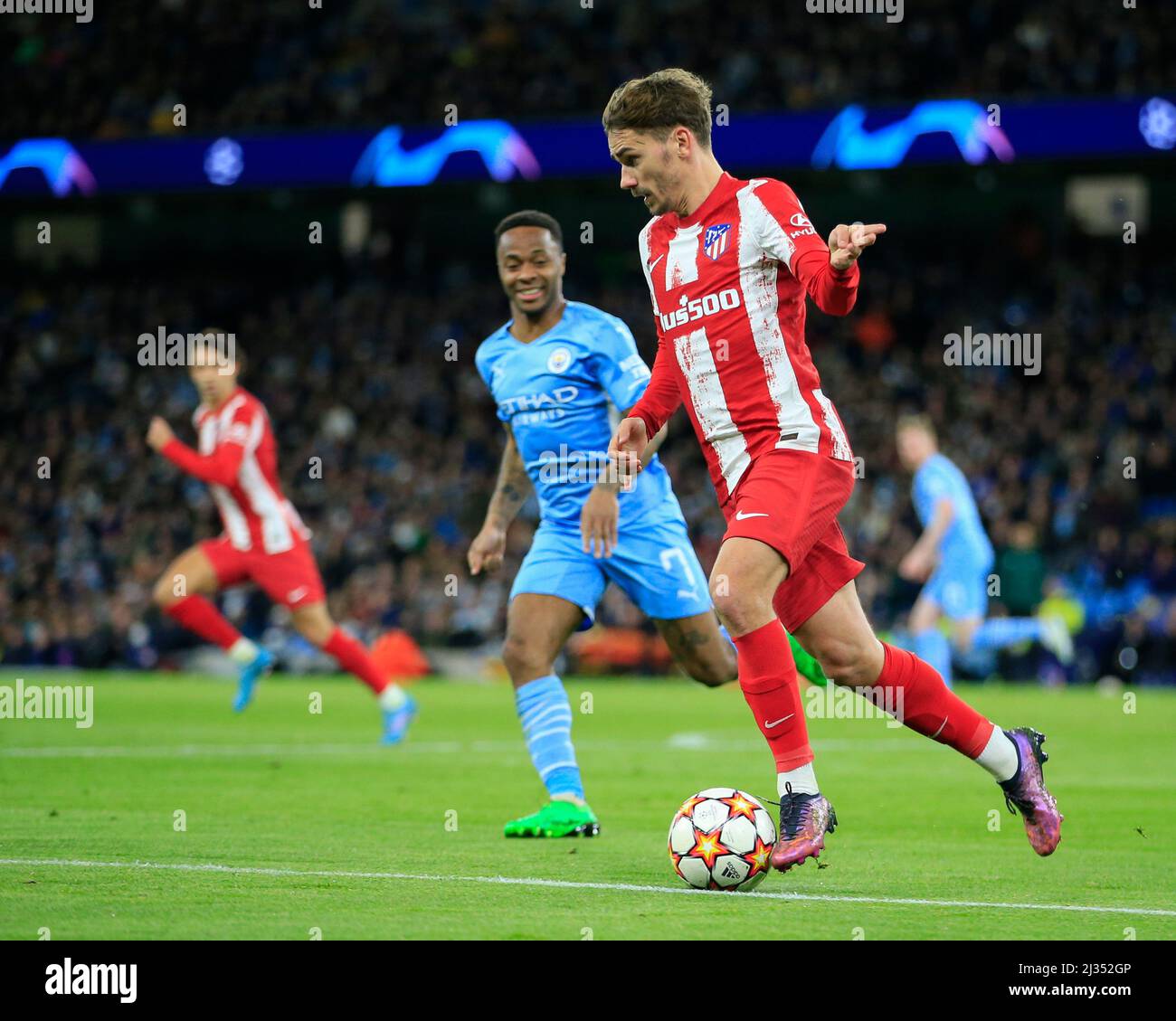 Antoine Griezmann #8 of Athletico Madrid runs with the ball Stock Photo ...