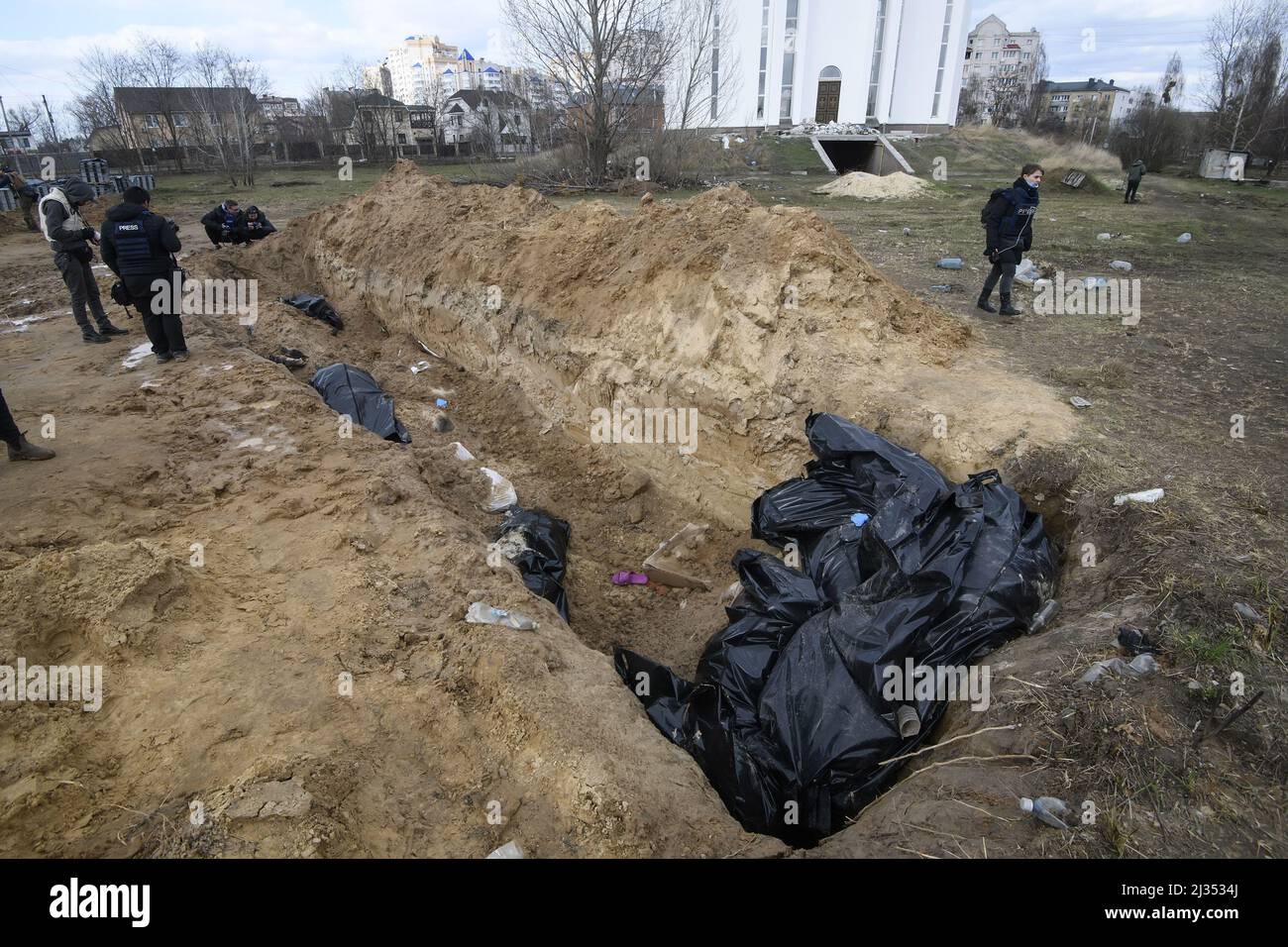 Bucha mass grave hi-res stock photography and images - Alamy
