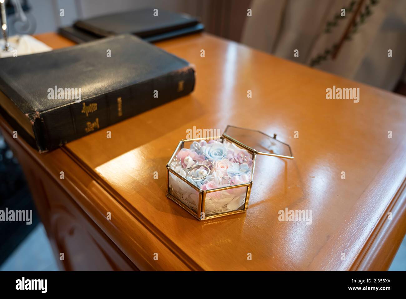 Gold altar box hi-res stock photography and images - Alamy