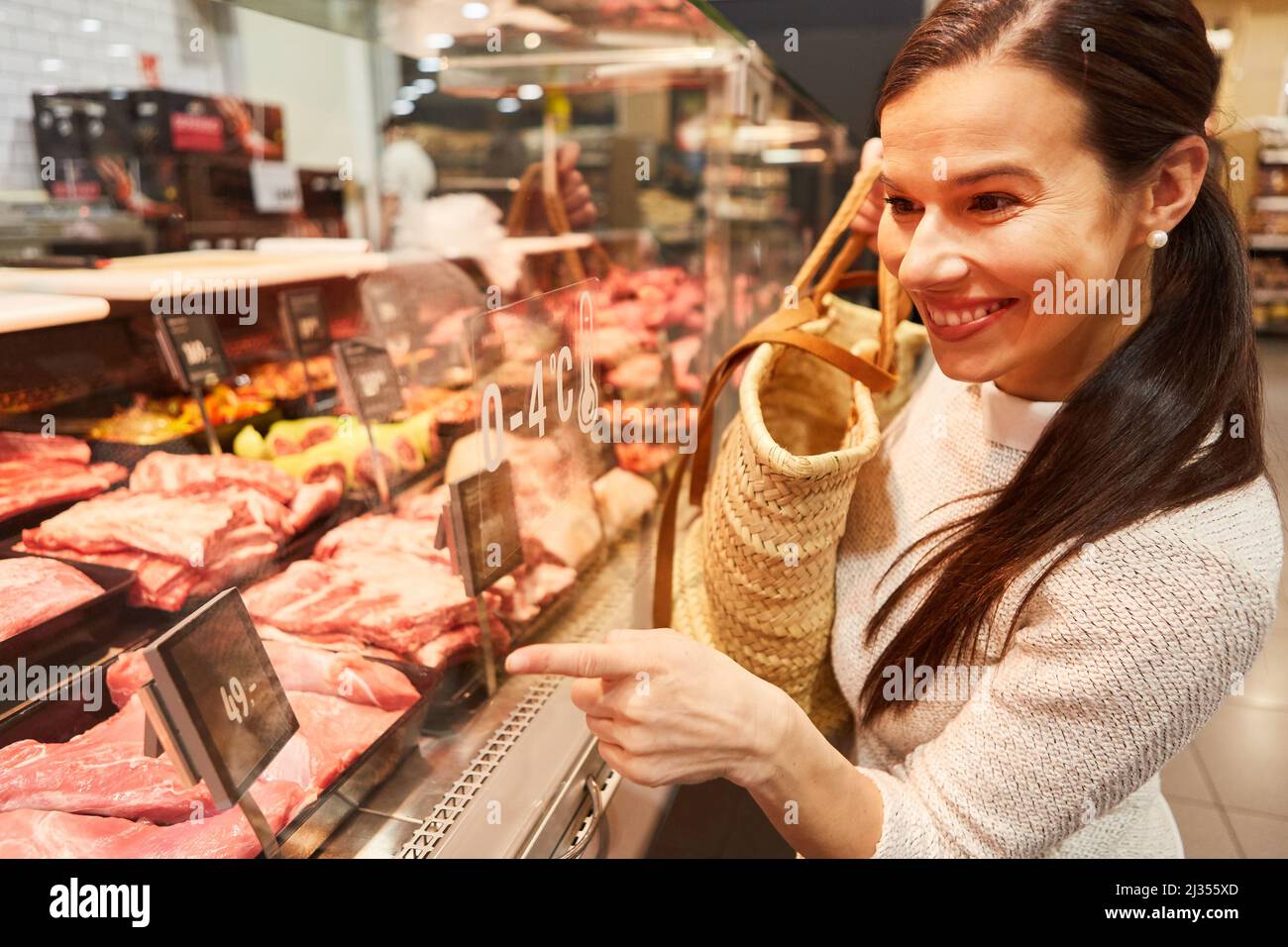 Meat counter hi-res stock photography and images - Alamy