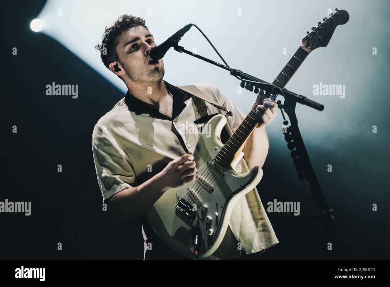Sam fender on stage hi-res stock photography and images - Alamy