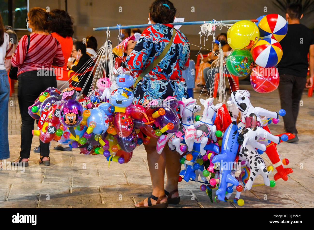 Mexican balloon vendor hi-res stock photography and images - Alamy