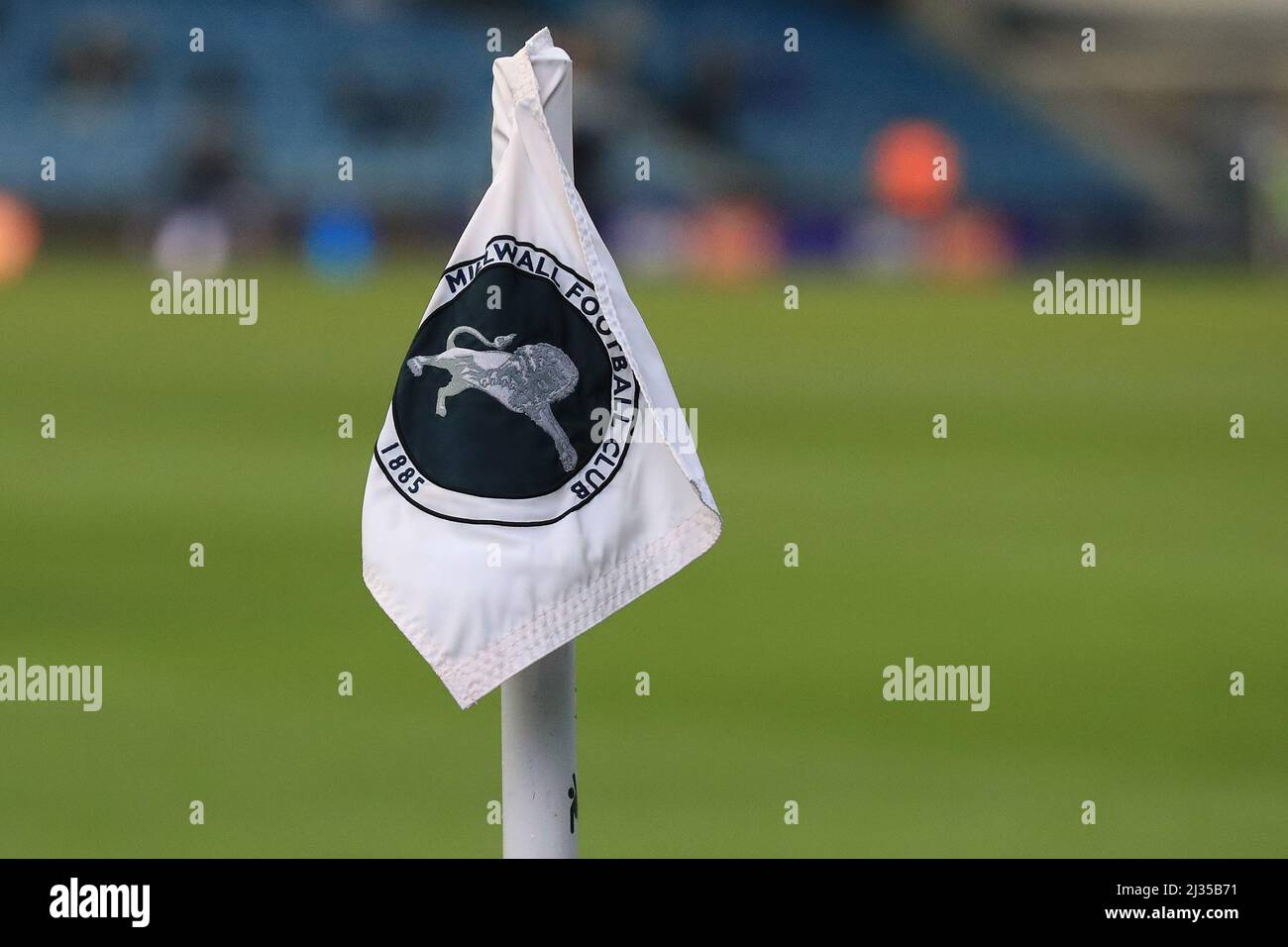 The den millwall corner flag hi-res stock photography and images - Alamy