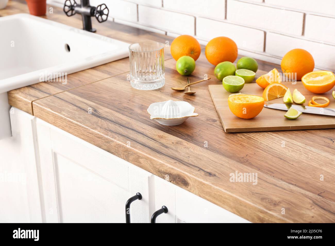 Ceramic juicer and citrus fresh on kitchen counter Stock Photo - Alamy