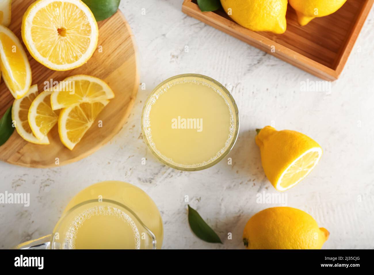 Squeezing fresh lemon juice top hi-res stock photography and images - Alamy