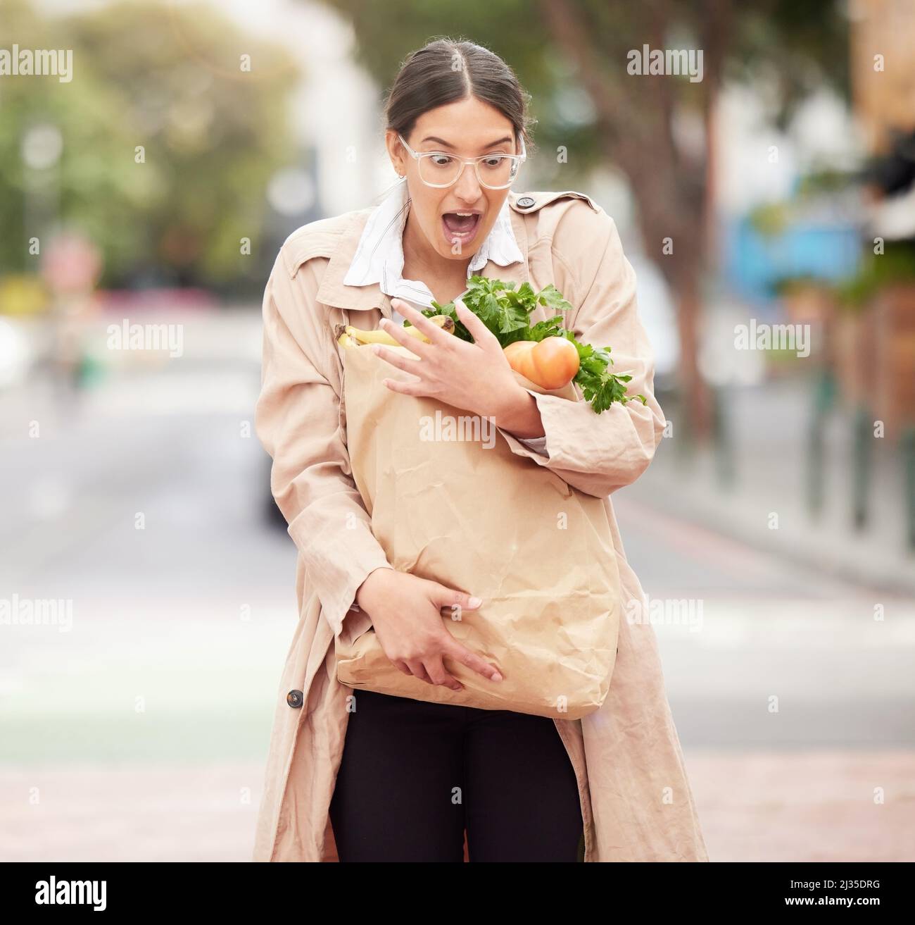 Broken paper bag hi-res stock photography and images - Alamy