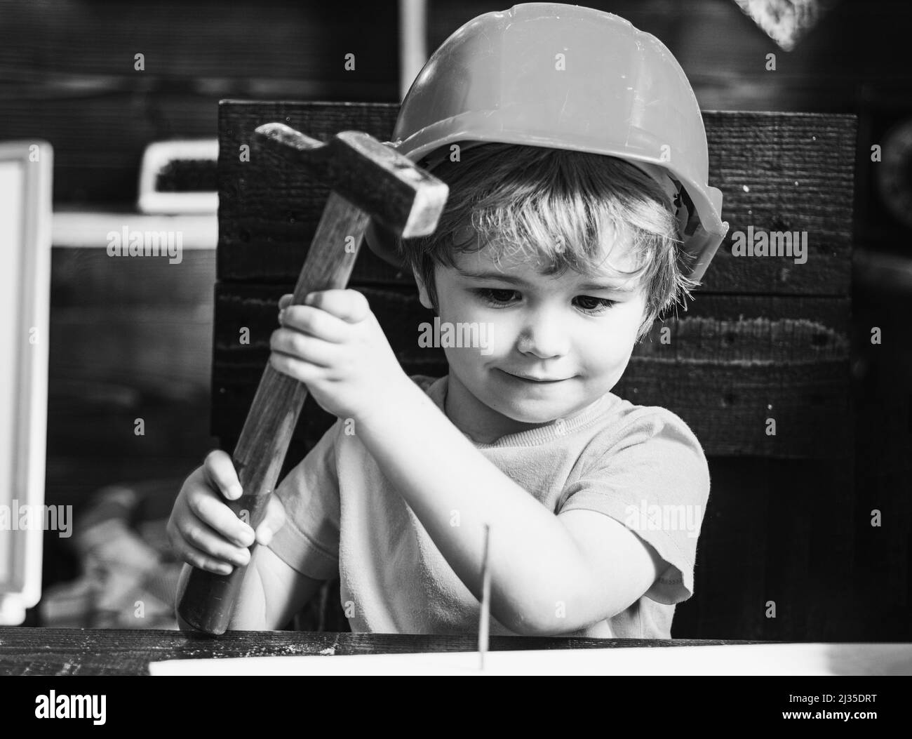 Construction worker hitting hammer Black and White Stock Photos ...