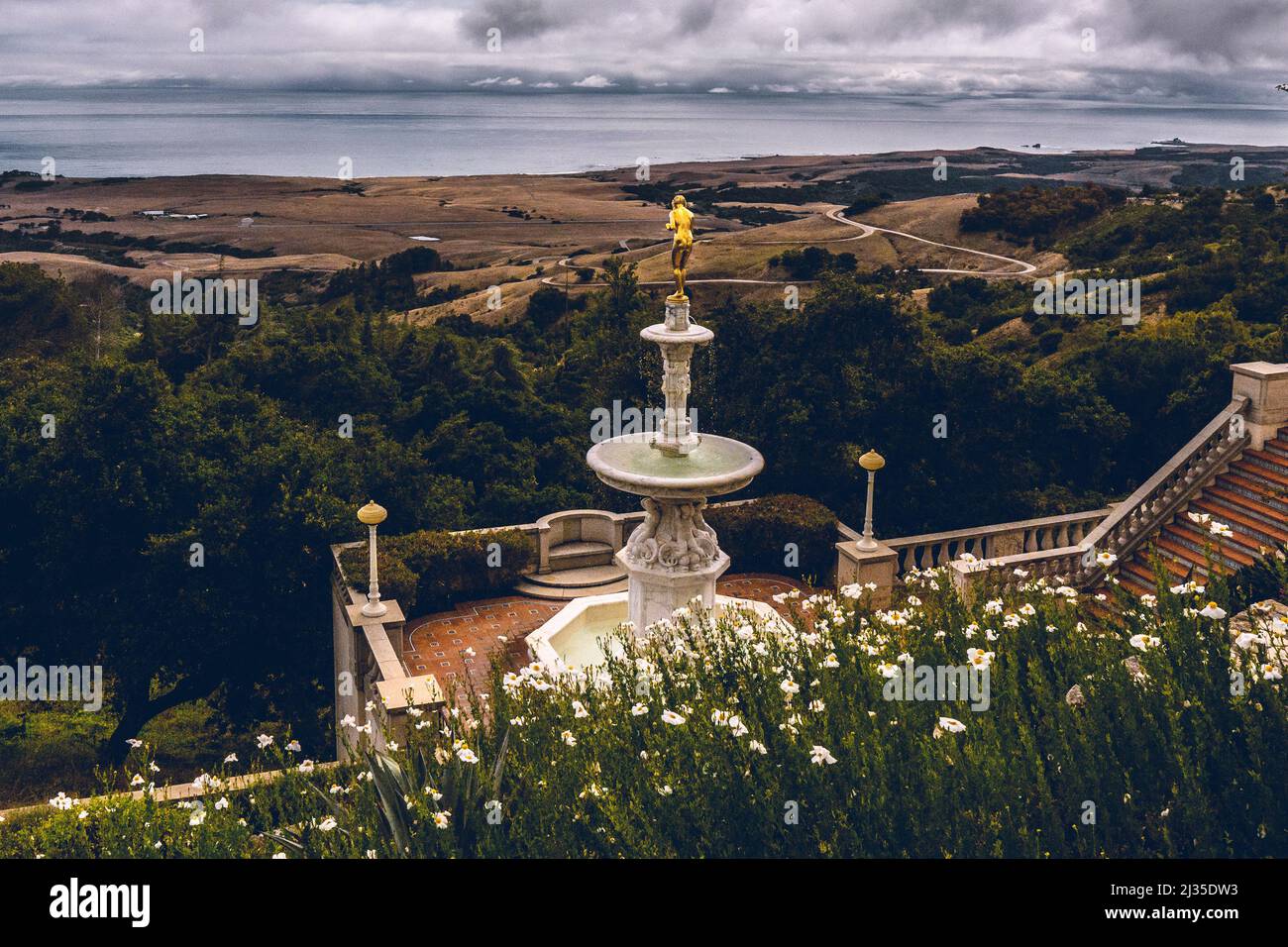 Fountain at hearst castle hi-res stock photography and images - Alamy