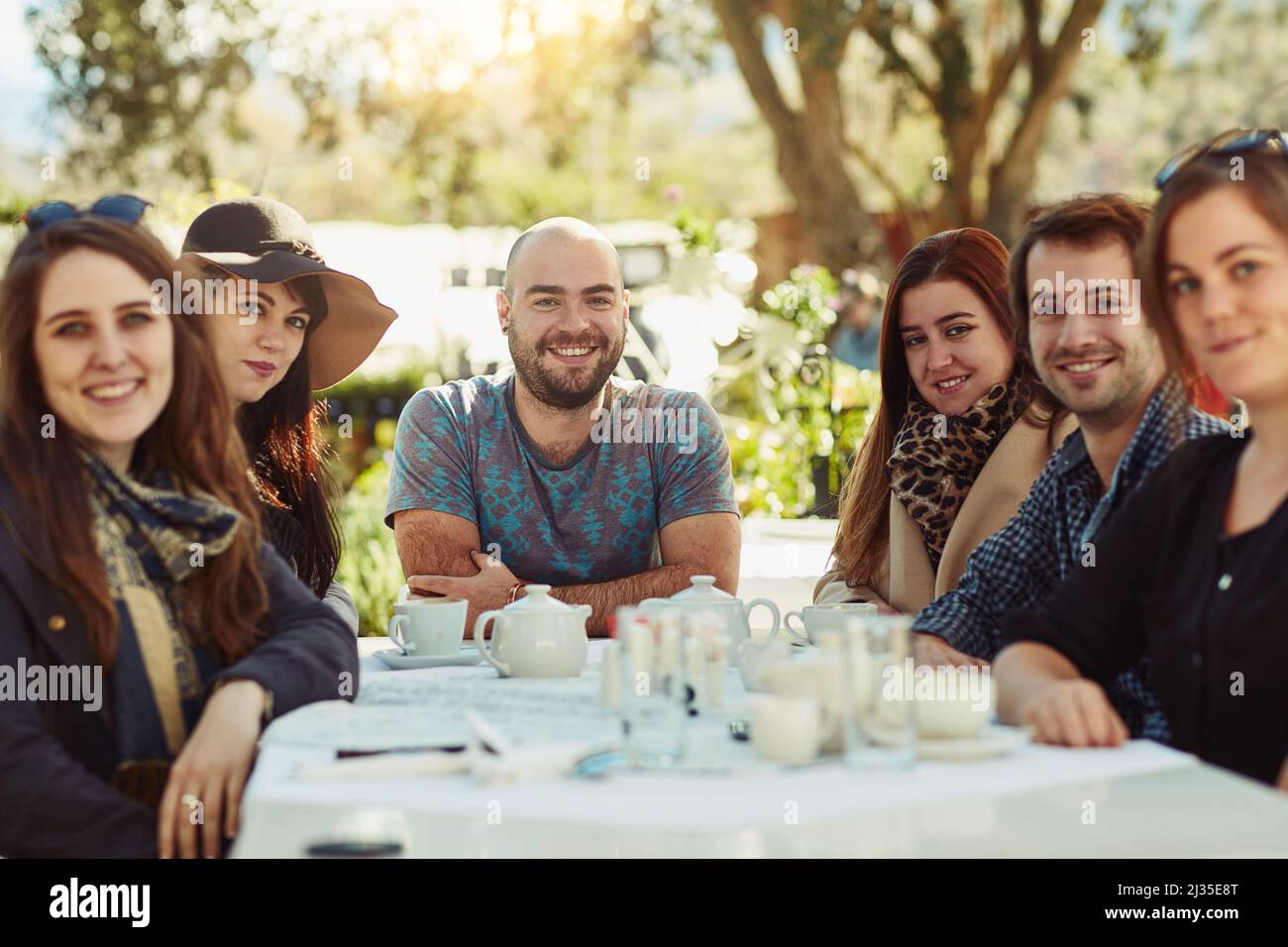 Group of friends having lunch hi-res stock photography and images - Alamy