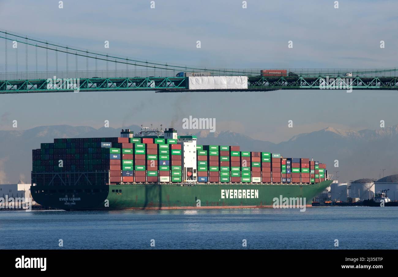 USA: California: Evergreen container ship EVER LUNAR arriving with ...