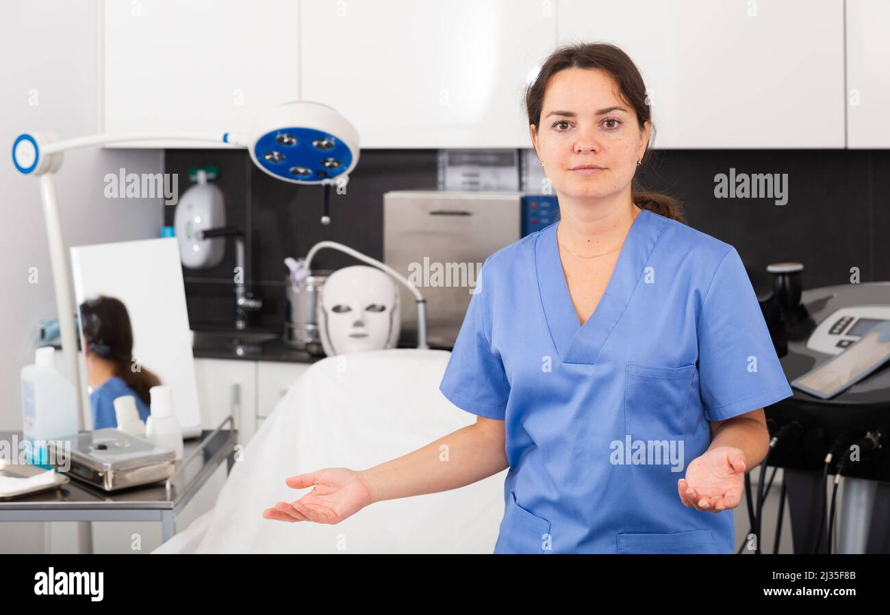 Woman doctor in clinic of aesthetic medicine Stock Photo - Alamy