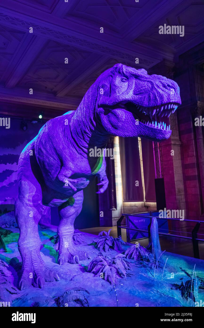 England, London, South Kensington, Natural History Museum, Animatonic ...