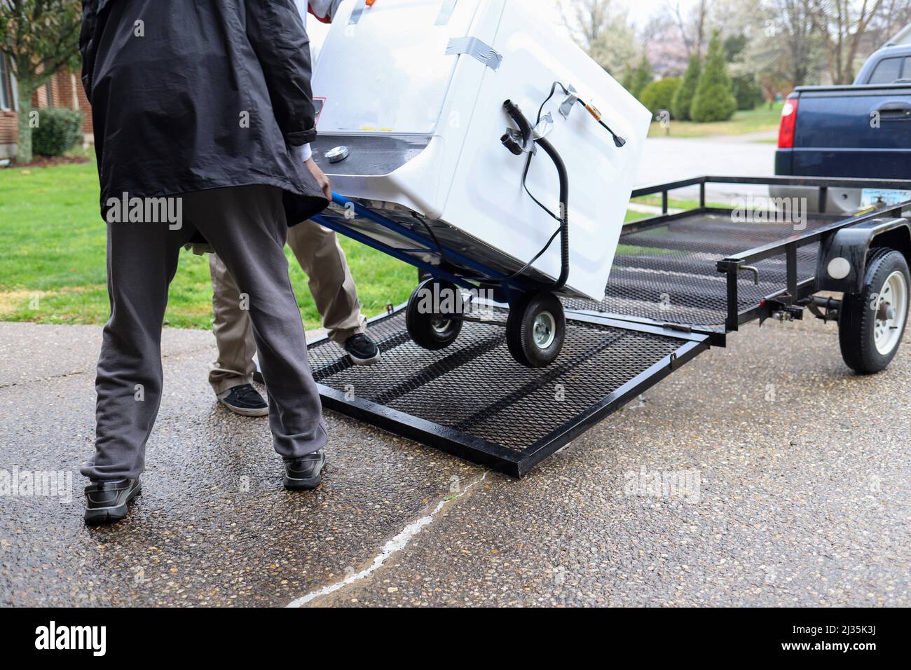 Washing machine delivery hi-res stock photography and images - Alamy