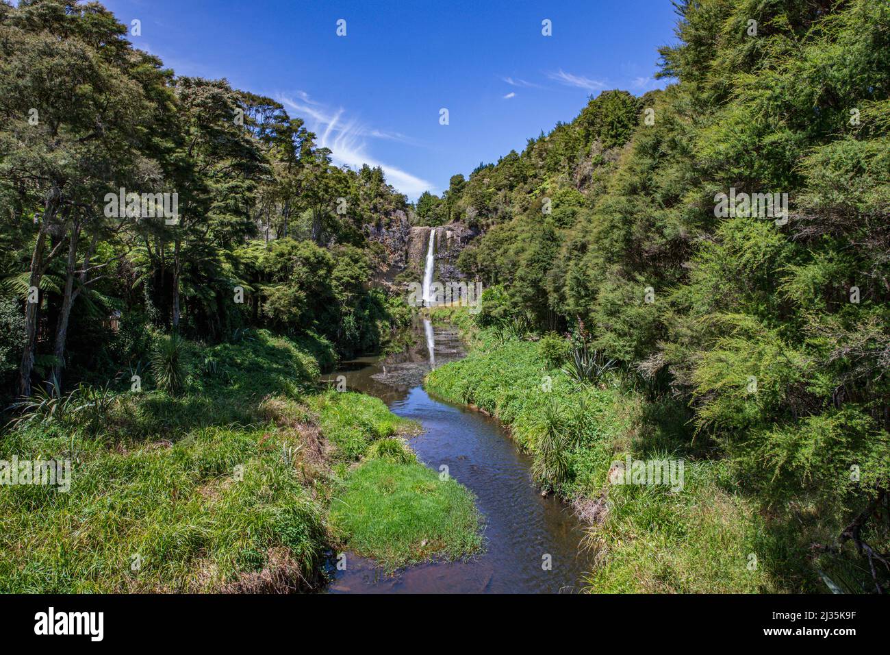 The Hunua Falls are on the Wairoa River in the Auckland Region of New ...