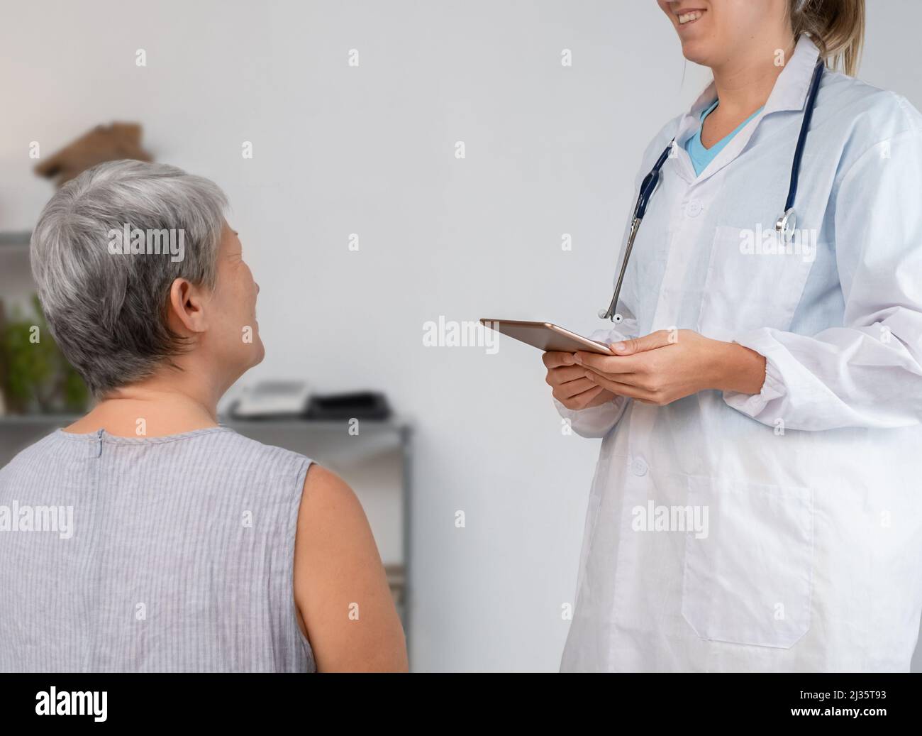 Doctors healthy lifestyle hi-res stock photography and images - Alamy