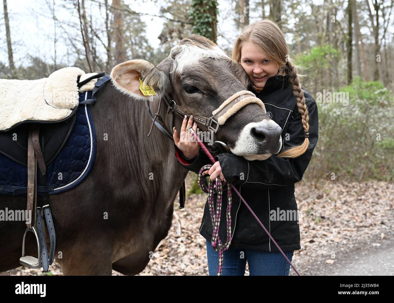 31 March 2021, Baden-Wuerttemberg, Großbottwar: Laura Runkel takes her ...